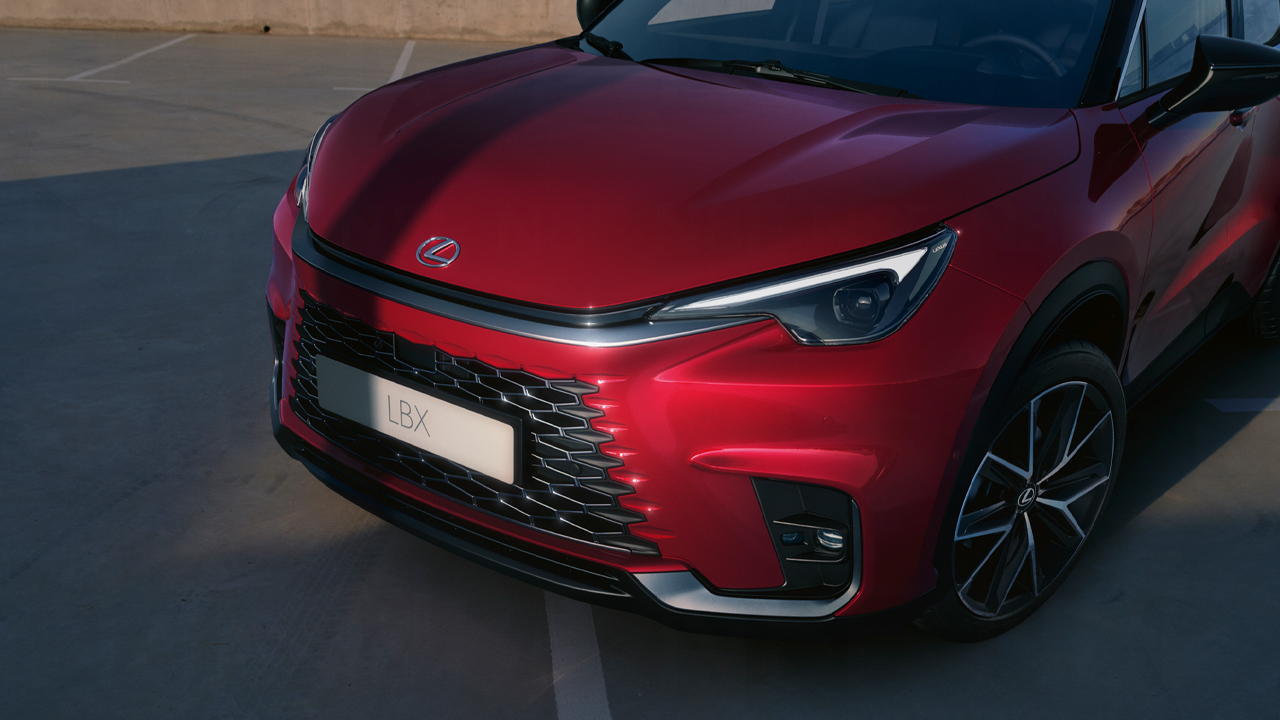 RXオーナーも羨むプレミアムコンパクトSUV「レクサスLBX」発表！ | EGORIDE